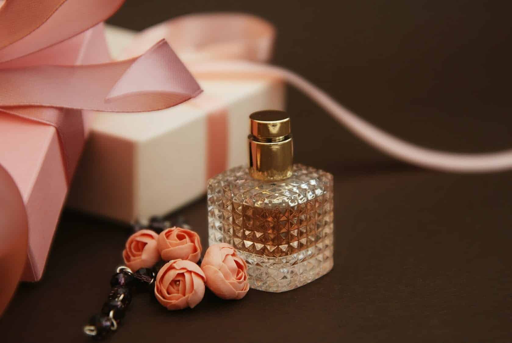 Parfumuri florale pentru femei - Jurnalul National
