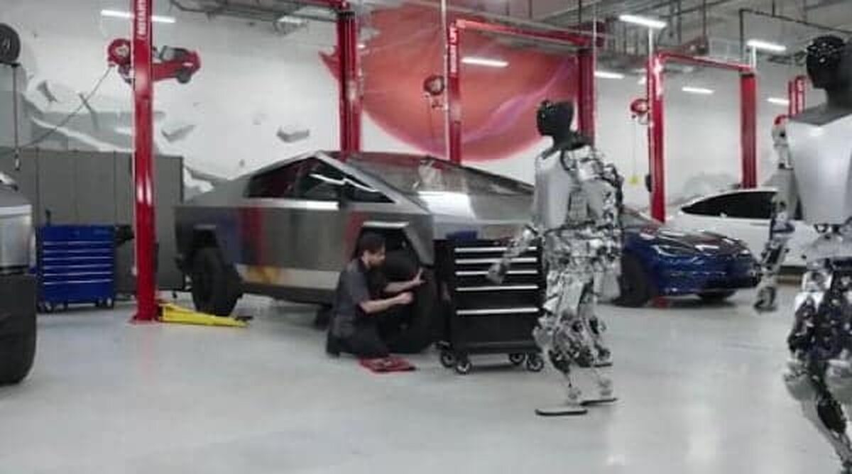 Un robot Tesla i-a tăiat mâna unui inginer care programa alți roboți ...