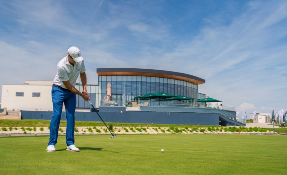 Când şi unde s-a deschis cel mai exclusivist club de golf din Europa ...